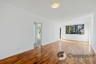 | Bright and Breezy Living in Stylish Neutral Bay Apartment