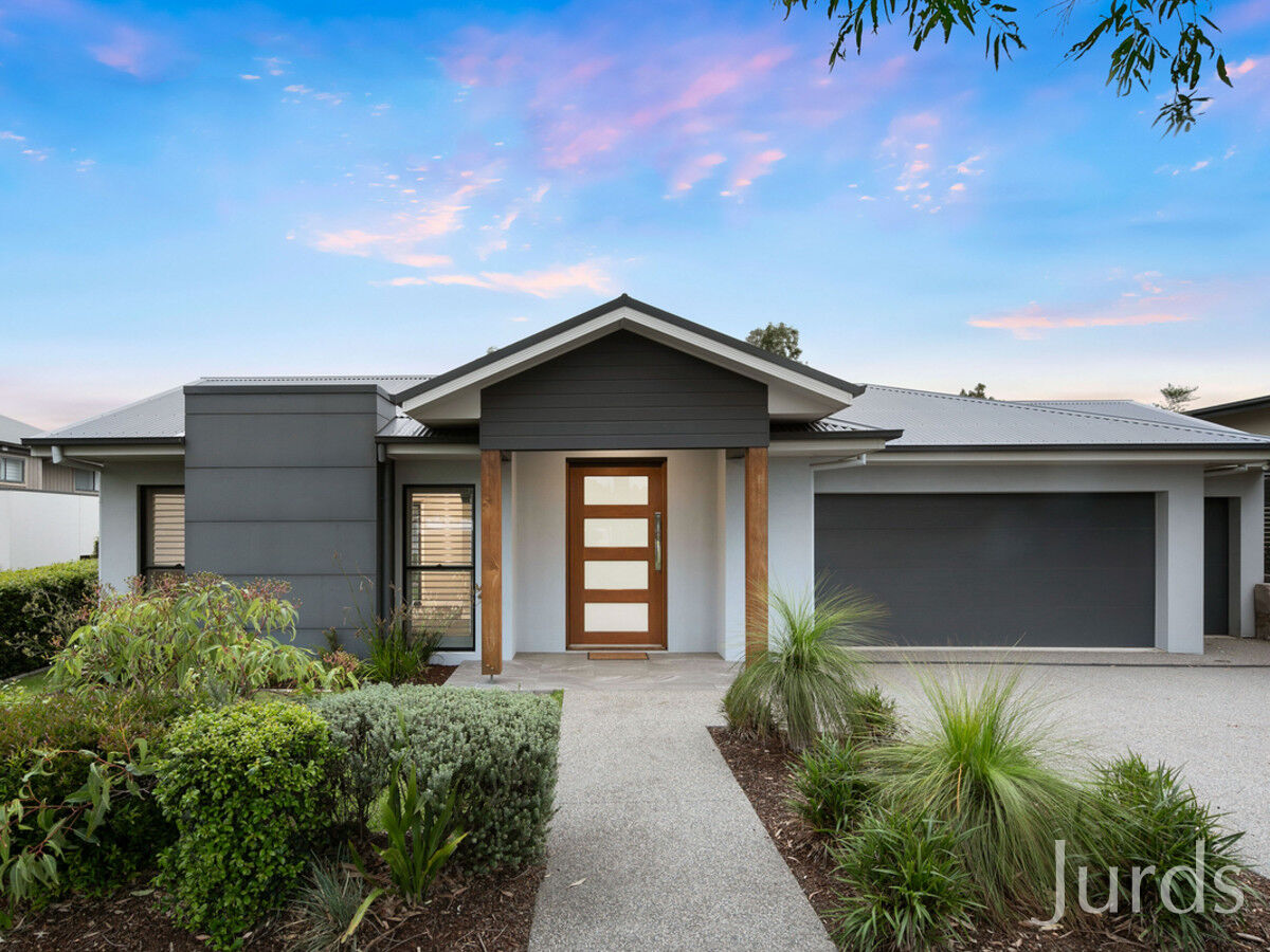 Luxurious Golf Course Residence - Jurds Real Estate