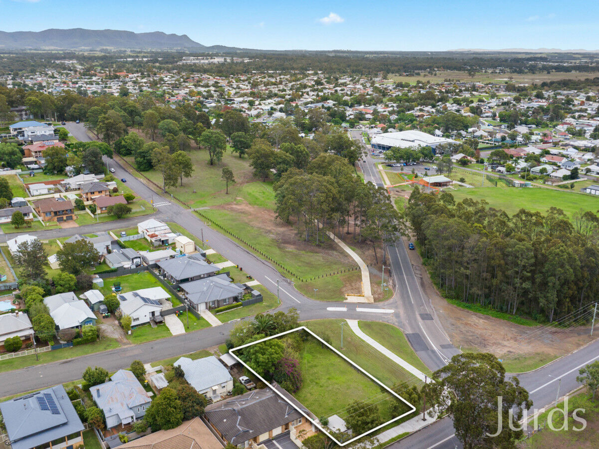 LARGE 935m2 LOT WITH DUAL STREET FRONTAGE - Jurds Real Estate