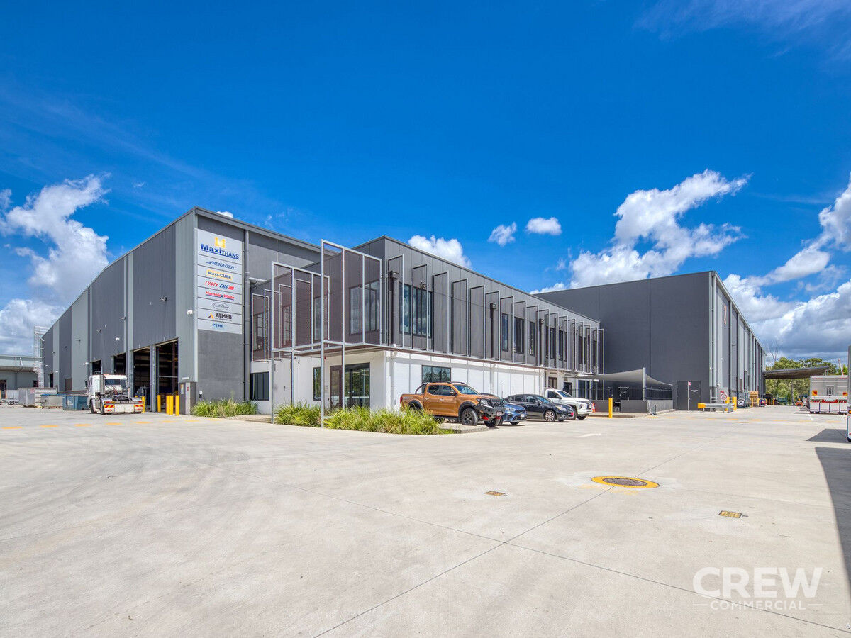 Premium Warehouse With Racking - Crew Commercial