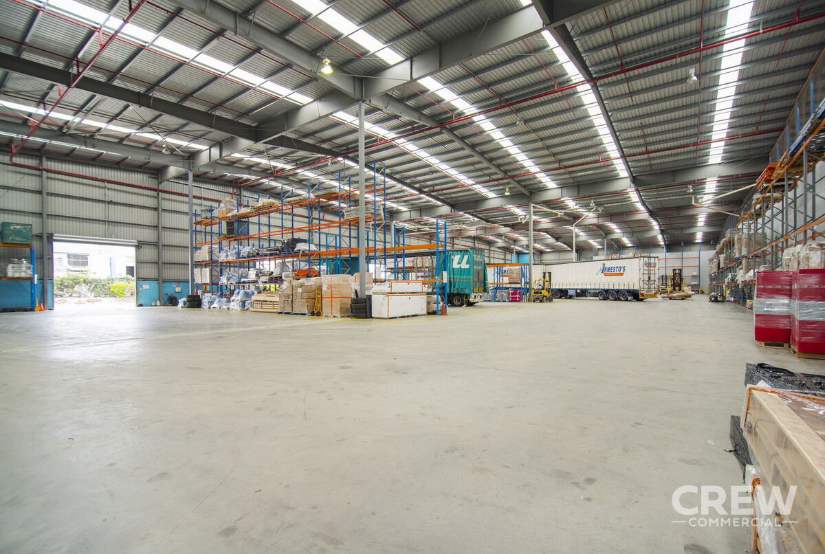 Large Warehouse with Executive Offices & Fenced Hardstand - Crew Commercial