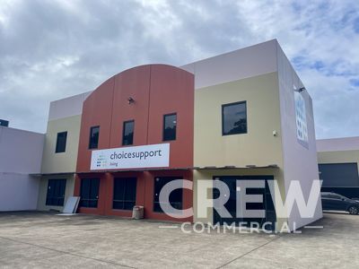 Front Facing Unit with High Clearance Warehouse & 6 Parks - Crew Commercial