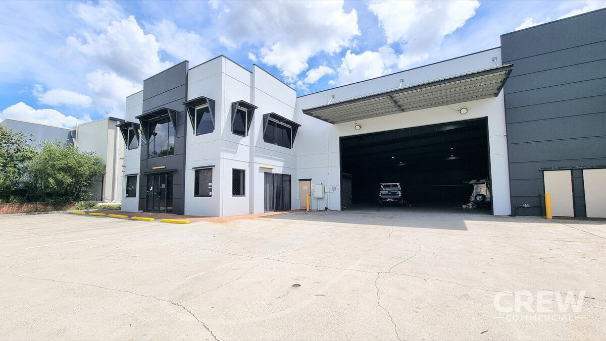 INDUSTRIAL DUPLEX - READY TO OCCUPY! - Crew Commercial