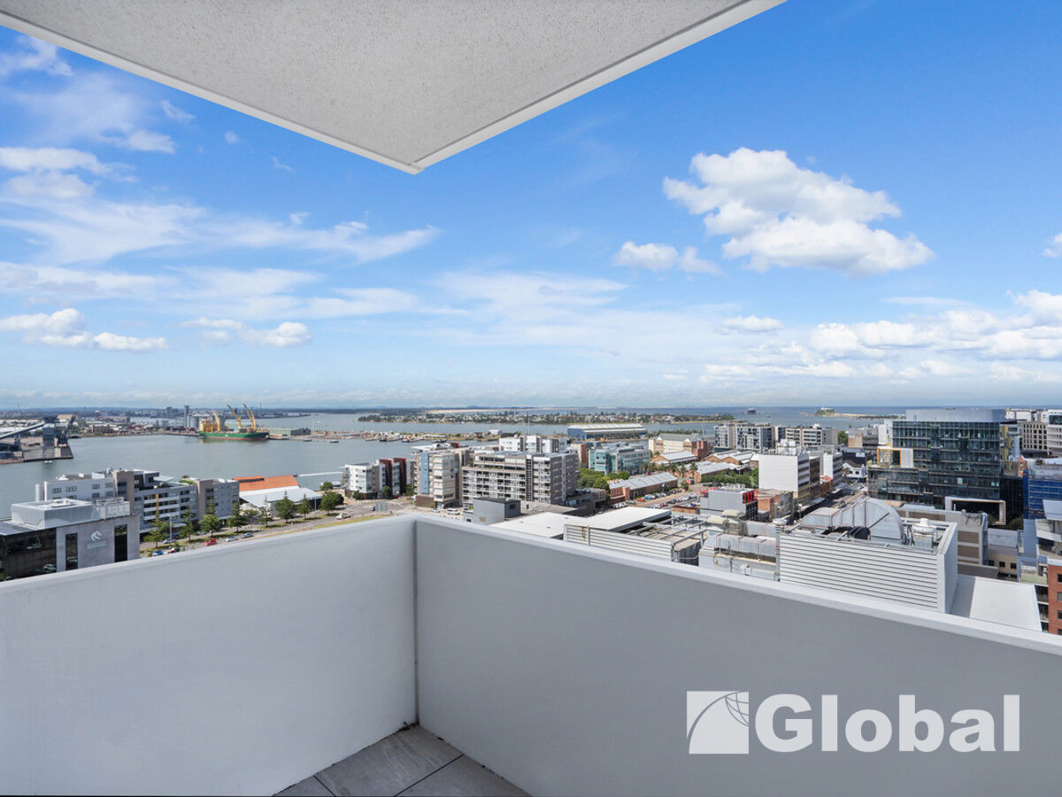 Luxurious World Class Building Panoramic Water Views - Global Property