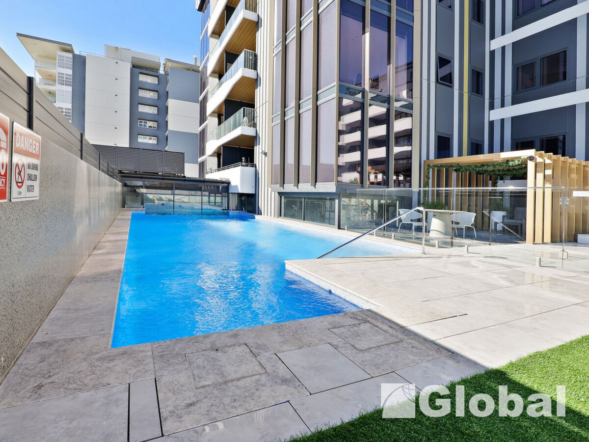 Luxurious World Class Building Panoramic Water Views - Global Property