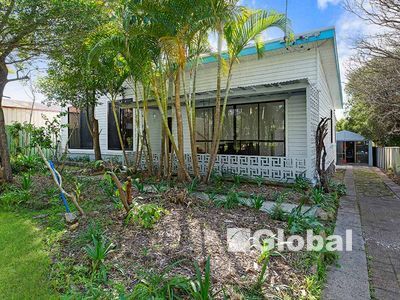 Short stroll to the lake and schools.... - Global Property