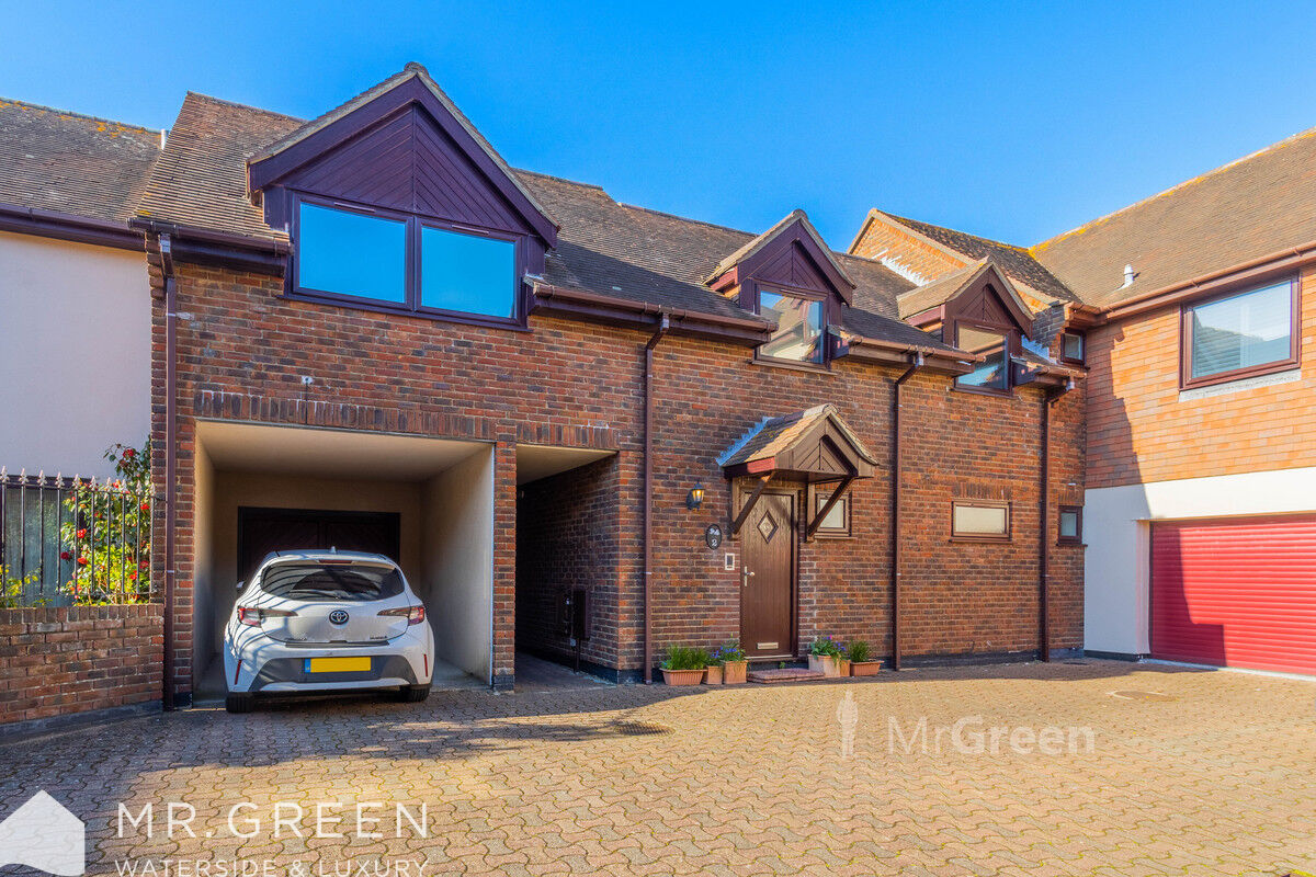 Russell Drive, Christchurch, BH23 - Mr Green Estate Agents