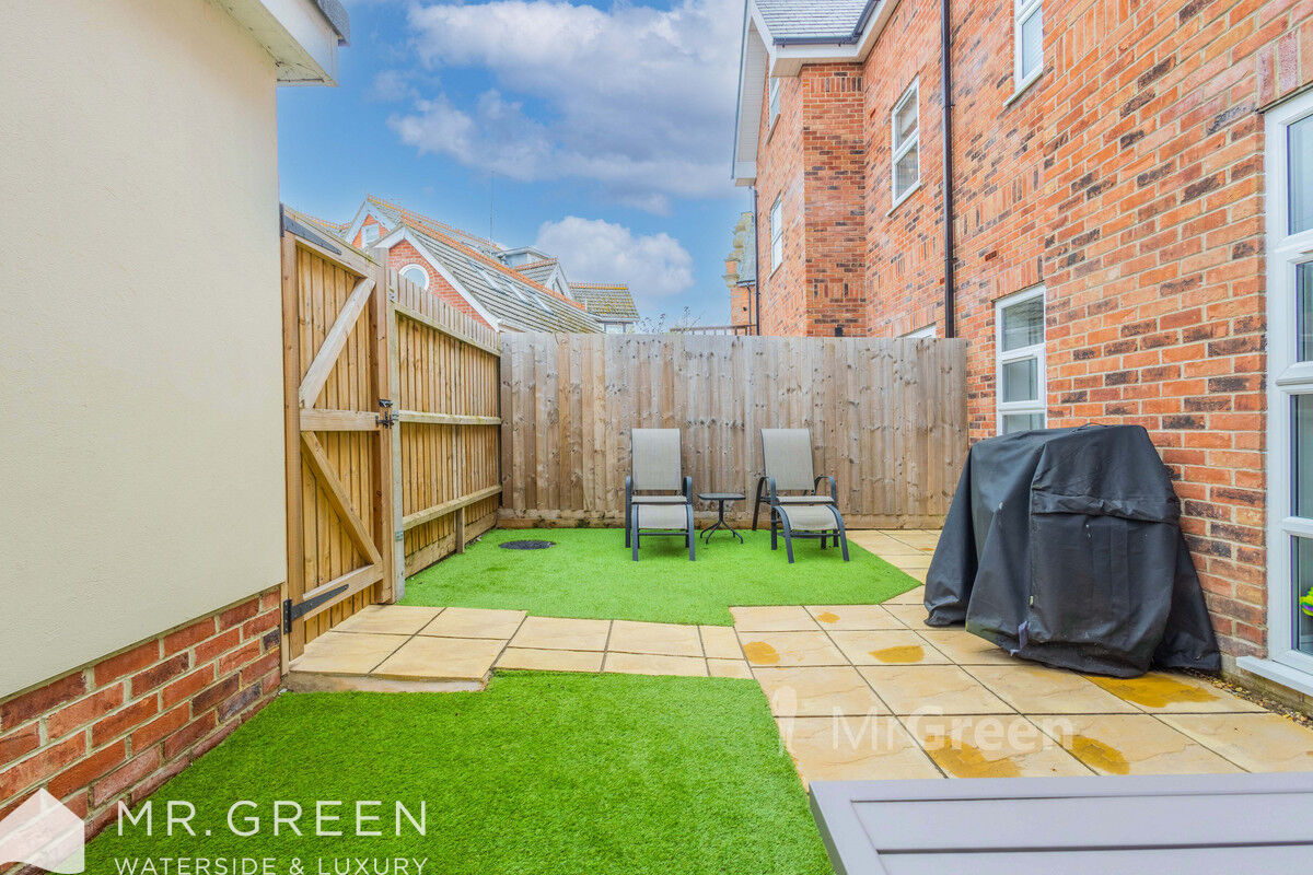 Park Views, The Crescent, Boscombe, Bournemouth, BH1 4EX - Mr Green ...