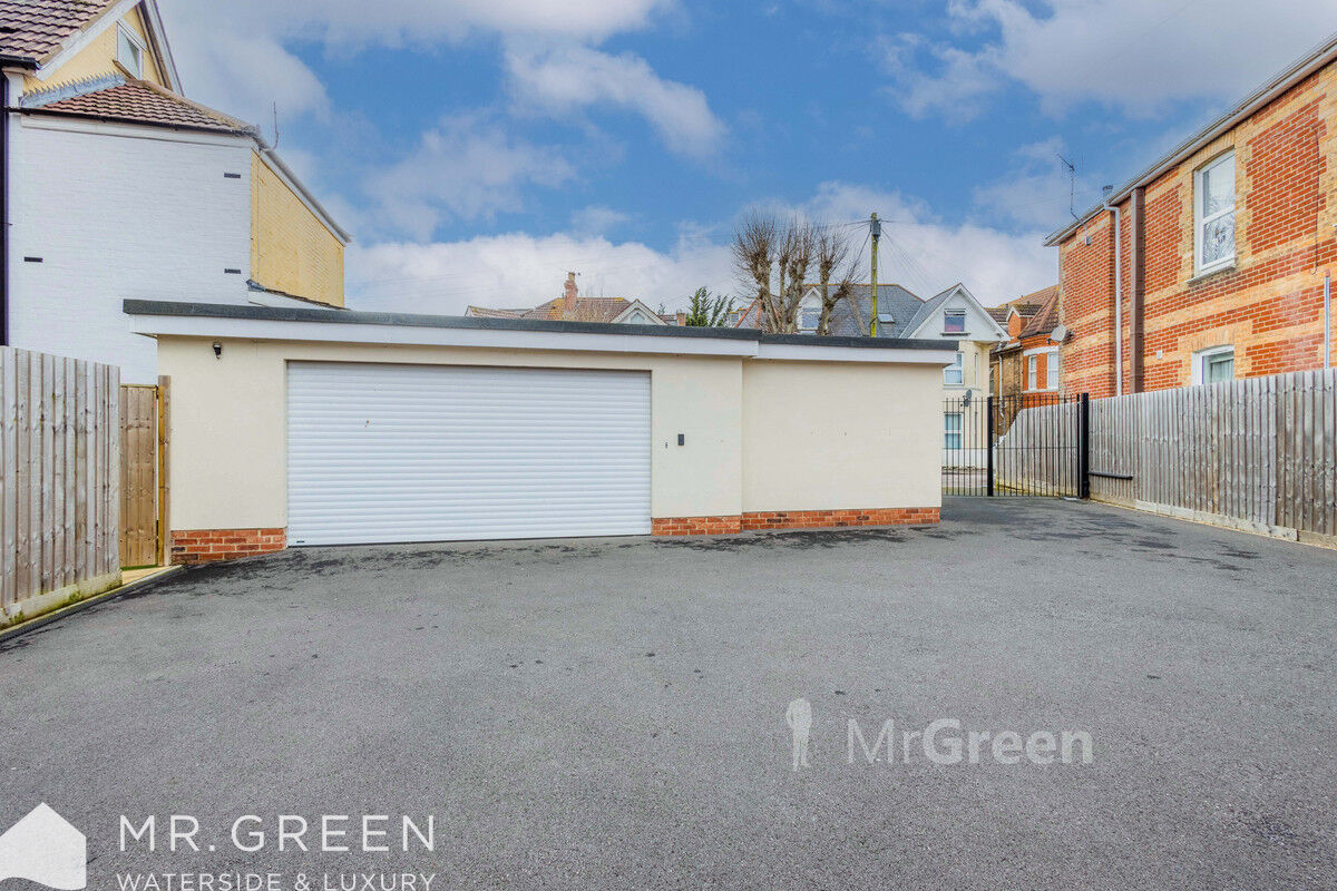 Park Views, The Crescent, Boscombe, Bournemouth, BH1 4EX - Mr Green ...
