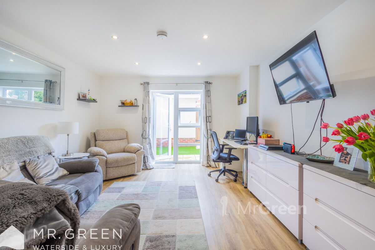 Park Views, The Crescent, Boscombe, Bournemouth, BH1 4EX - Mr Green ...