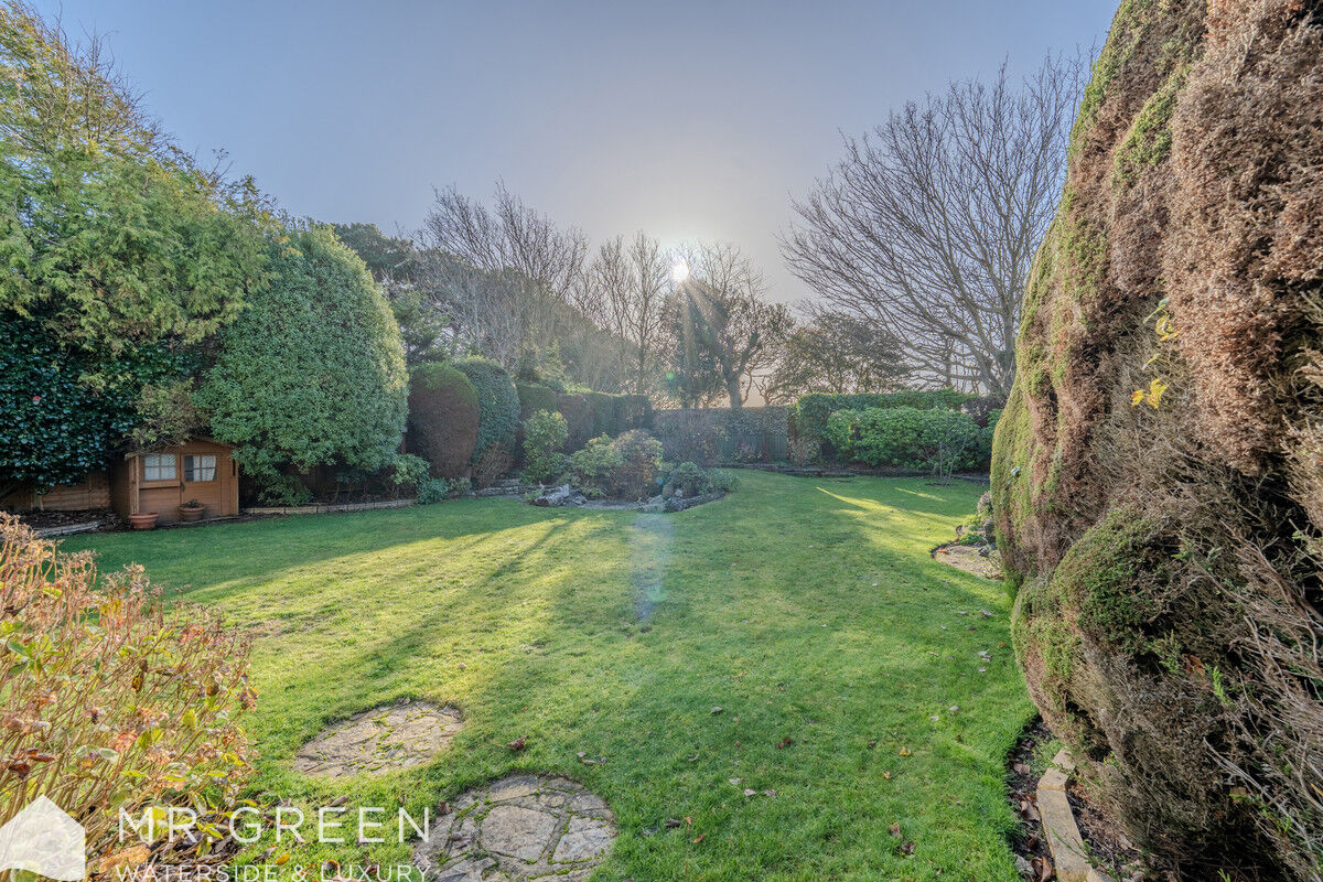 Boscombe Cliff Road, Boscombe Spa, Bournemouth, BH5 1JL - Mr Green ...