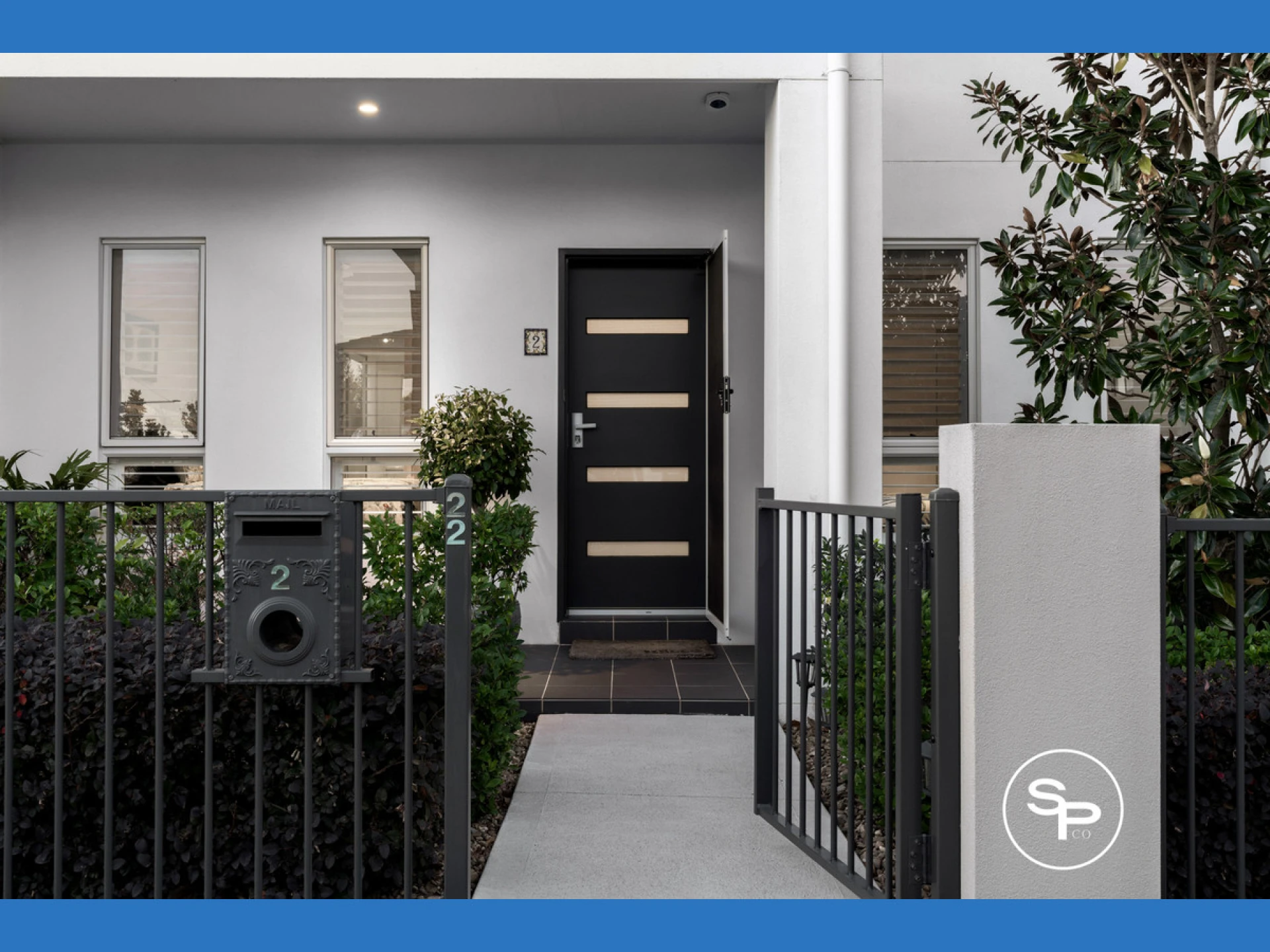 Spacious and Modern 2-Bedroom Property with Single lock up Garage in ...